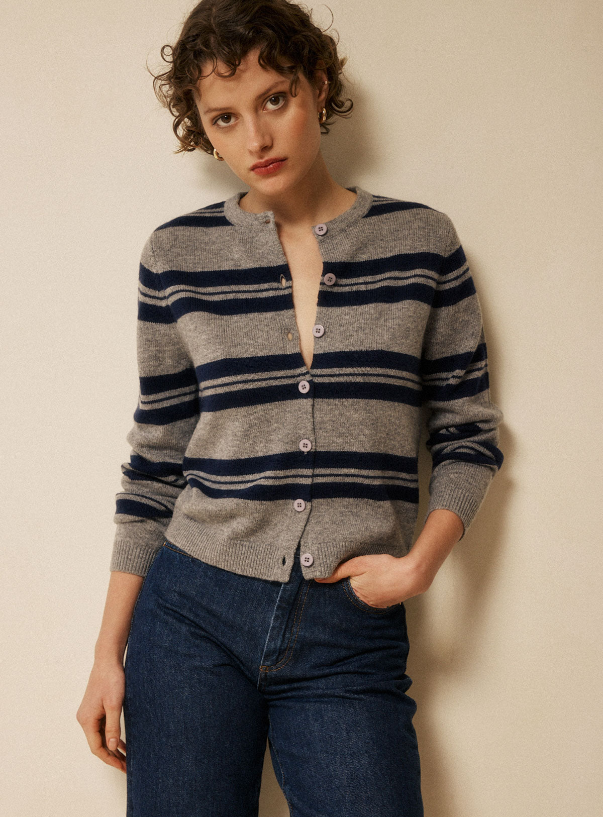 Myriam - Gilet à rayures gris et bleu et col rond – Petite Mendigote
