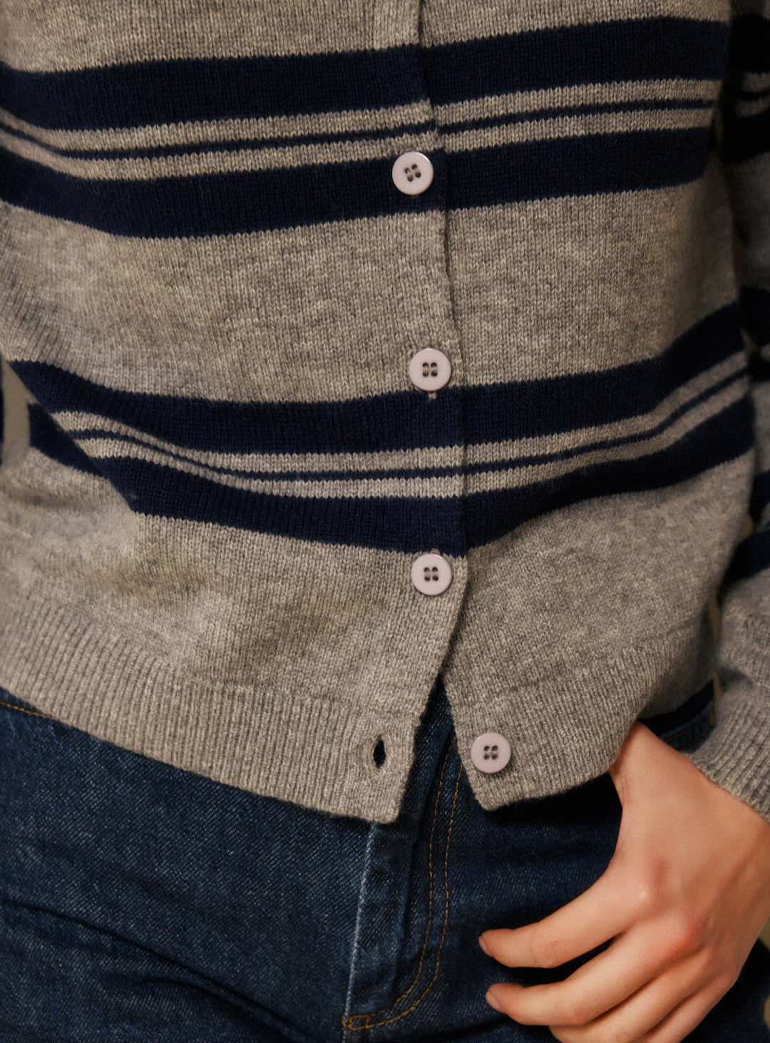 Myriam - Gilet à rayures gris et bleu et col rond – Petite Mendigote